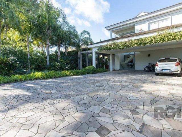 Casa no Condomínio Las Rocas, vista para o Guaíba, com 5 suítes