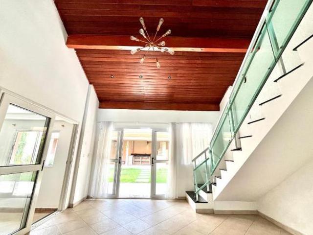 Casa no condomínio Morada dos Pássaros para venda com 4 quartos, sendo 2 suítes, 360m²