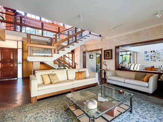 Casa no condomínio Morada dos Passaros para venda com 5 quartos, sendo 5 suítes, 485m²