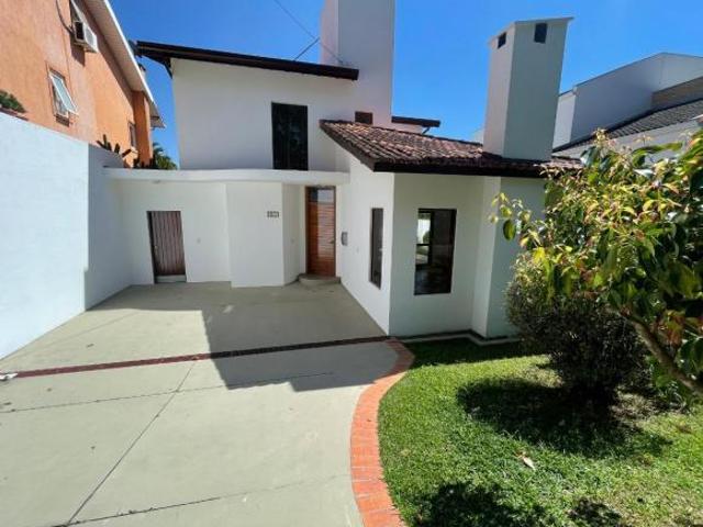 Casa no condomínio Morada dos Passaros para venda e locação com 3 quartos, sendo 1 suíte, 240m²