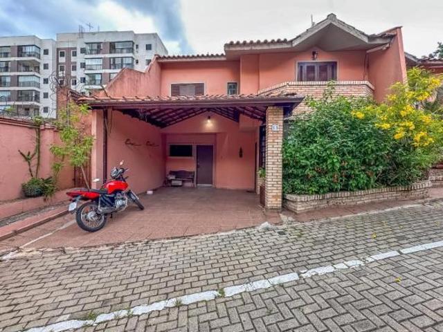 Casa no condomínio Moradas da Granja para venda com 3 quartos, sendo 1 suíte, 231m²