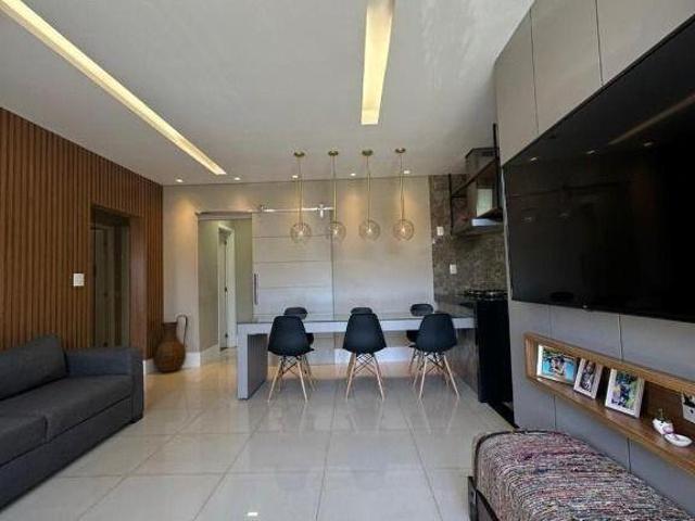Casa no Condomínio Manhattan com três suítes e três vagas de garagem.