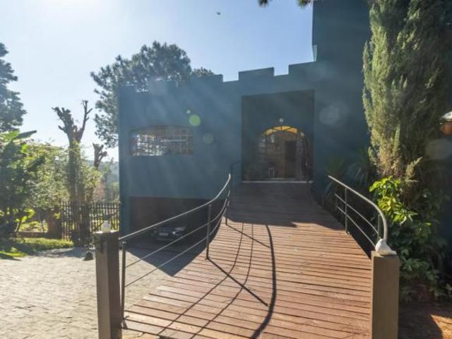 Casa no condomínio Nova Higienópolis para venda com 5 quartos, sendo 4 suítes, 670m²