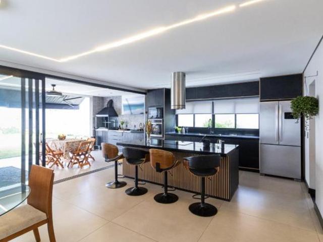 Casa no condomínio Nature para venda com 4 quartos, sendo 4 suítes, 300m²