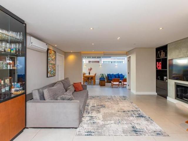 Casa no condomínio New England Condominium para venda com 3 quartos, sendo 3 suítes, 259m²