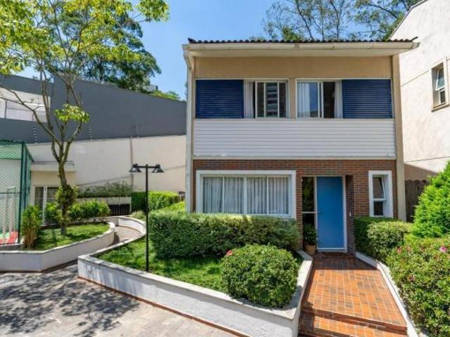 Casa no condomínio New England Condominium para venda com 4 quartos, sendo 2 suítes, 274m²