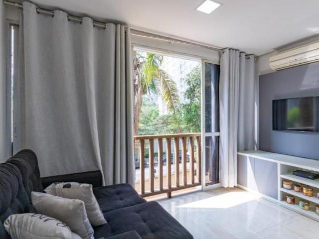 Casa no condomínio New England Condominium para venda com 4 quartos, sendo 2 suítes, 292m² remaxar