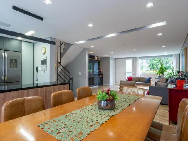 Casa no condomínio New England Condominium para venda com 4 quartos, sendo 4 suítes, 273m²
