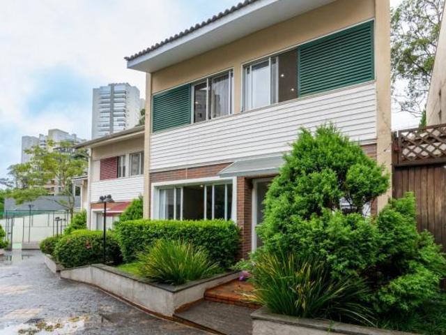Casa no condomínio New England Condominium para venda com 4 quartos, sendo 4 suítes, 273m²