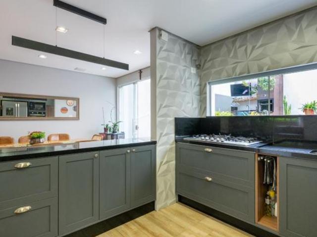 Casa no condomínio New England Condominium para venda com 4 quartos, sendo 4 suítes, 273m² therema