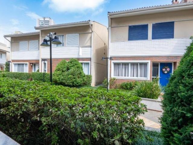 Casa no condomínio New England Condominium para venda e locação com 4 quartos, sendo 2 suítes, 292m²