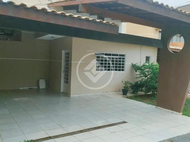 Casa no Condominio Solar do Moinho com 3 suites garagem coberta para 3 carros