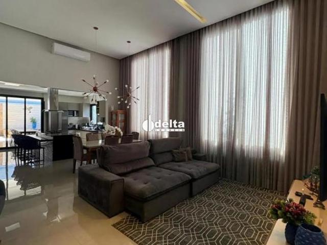 Casa no Condomínio Splendido disponível para venda no bairro Morada da Colina em Uberlândia MG