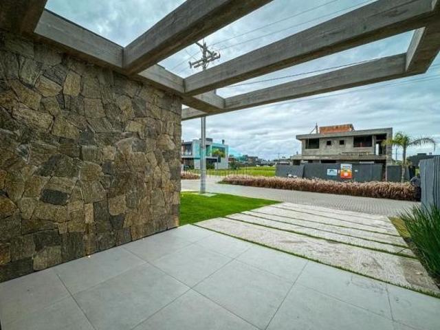 Casa no Condomínio Sunset com 4 dormitórios