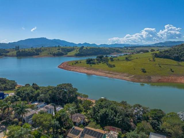 Casa no condomínio Porto Laranjeiras para venda com 4 quartos, sendo 2 suítes, 335m² theremaxcolle