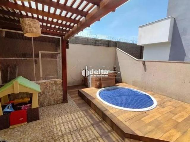 Casa no condomínio Paradiso Ecológico disponível para venda em Uberlândia MG