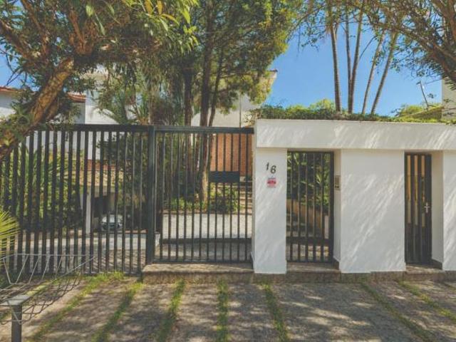 Casa no condomínio Parque dos Príncipes para venda com 5 quartos, sendo 4 suítes, 485m²