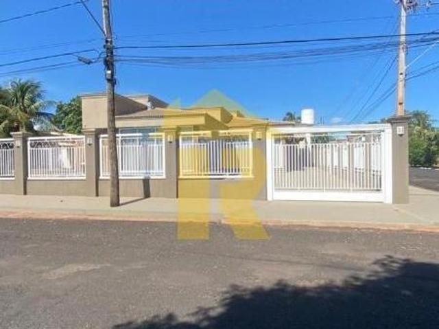 Casa no Condomínio Parque Lago E Sol em Fronteira MG: 3 quartos, 3 suítes, 3 salas, 5 banheiros, 8 v