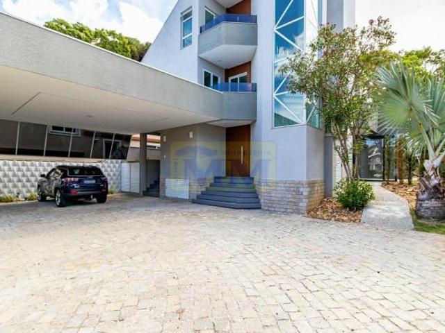 Casa no Condomínio Pinewoods Pinhais: Imóvel recém reformado com 460m² construí