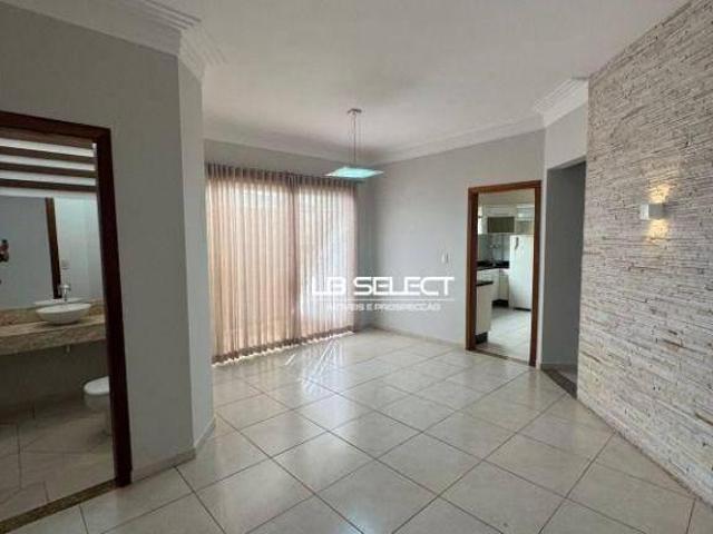 Casa no Condomínio Royal Park com três suítes e varanda gourmet