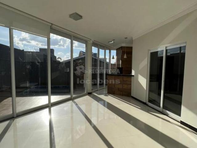 Casa no Condomínio Recanto do Lago com suíte master e piscina aquecida