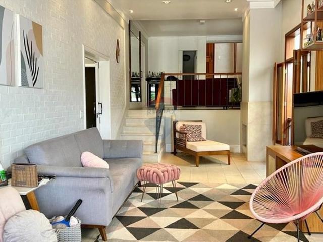 Casa no Condomínio Reserva Colonial em Valinhos aluga, com 3 suítes, piscina e lazer completo!