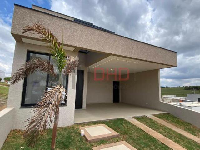 Casa no Condomínio Reserva Ipanema com piscina e escritório