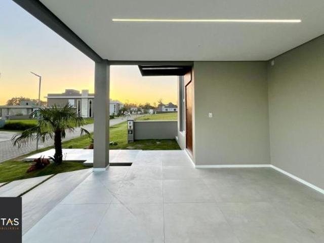 Casa no Condomínio Reservas do Lago em Nova Santa Rita
