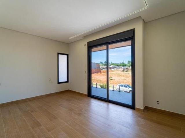 Casa no condomínio Residencial Campos de Medeiros para venda com 3 quartos, sendo 3 suítes, 279m²