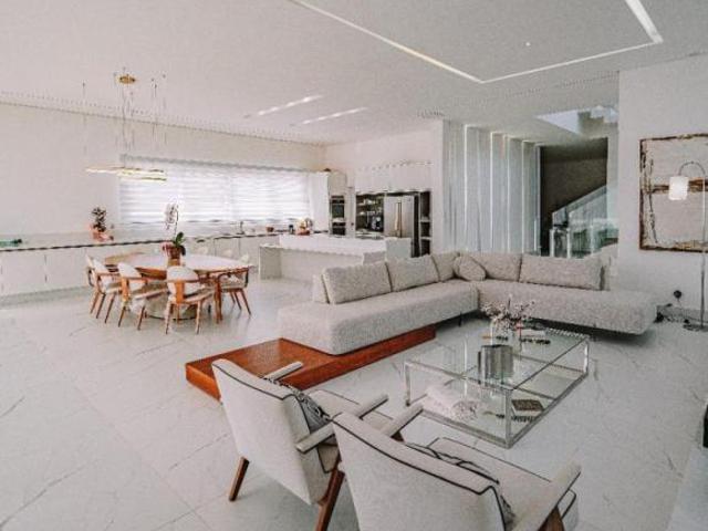 Casa no condomínio Residencial Genesis 2 Alphaville para venda com 4 quartos, sendo 3 suítes, 700m