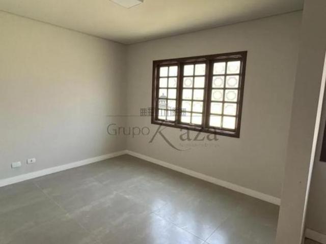 Casa no condomínio Residencial Ernanys Village Jardim Califórnia Jacareí
