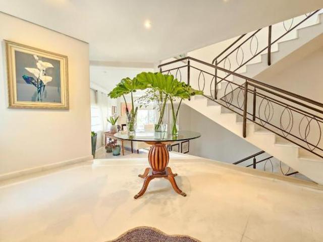 Casa no condomínio Residencial Melville para venda com 4 quartos, sendo 2 suítes, 716m²