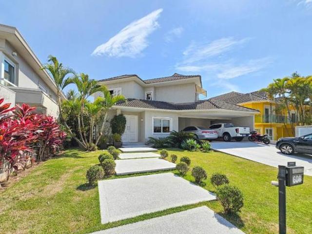 Casa no condomínio Residencial Melville para venda com 4 quartos, sendo 2 suítes, 716m²