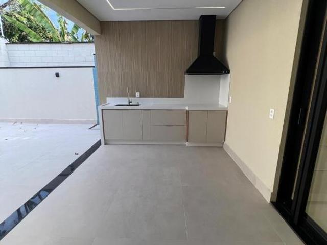 Casa no condomínio Residencial Milano para venda com 3 quartos, sendo 3 suítes, 189m²