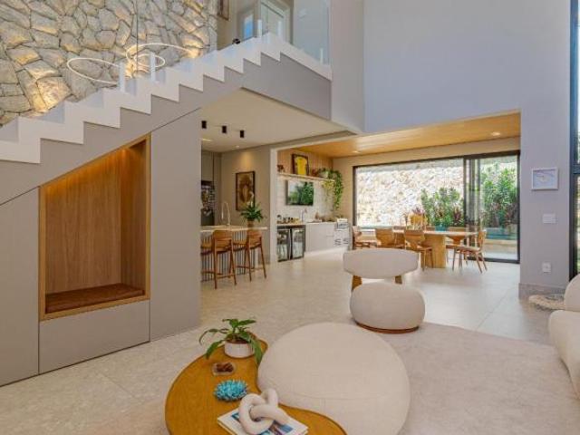Casa no condomínio Residencial Portal Do Jequitibá para venda com 3 quartos, sendo 3 suítes, 255m²