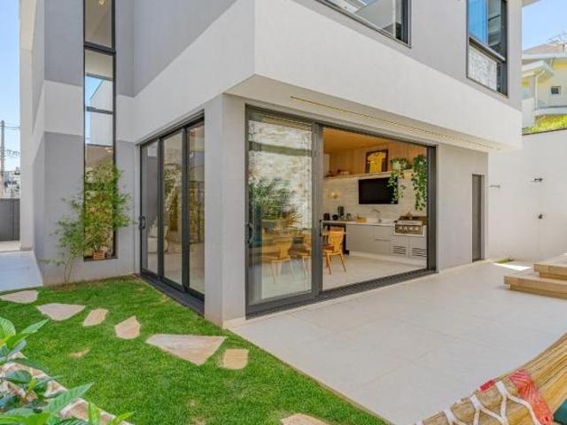 Casa no condomínio Residencial Portal Do Jequitibá para venda com 3 quartos, sendo 3 suítes, 255m²