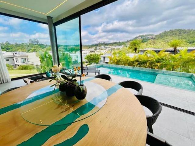Casa no condomínio Residencial Tamboré 11 para venda com 5 quartos, sendo 4 suítes, 485m²
