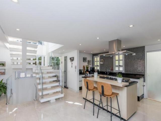Casa no condomínio Residencial Villaggio Di Lucca para venda com 3 quartos, sendo 1 suíte, 210m²