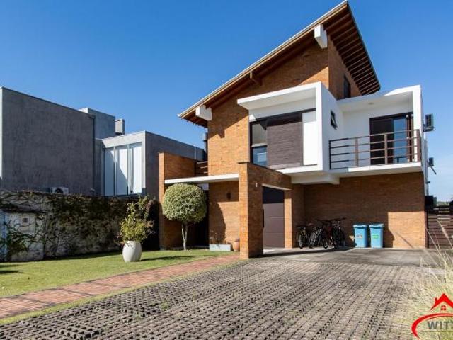 Casa no Condominio Terra Ville. 3 suites, com fundo para o lago