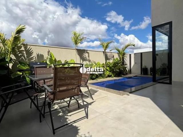 Casa no condomínio TERRAS ALPHA disponível para venda em Uberlândia MG