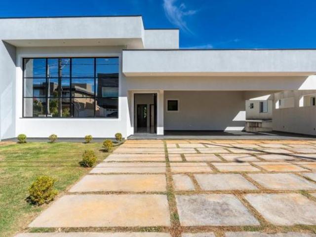 Casa no condomínio Terras de Santa Adélia para venda com 3 quartos, sendo 3 suítes, 298m²
