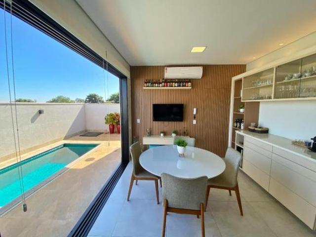 Casa no condomínio Terras de Siena para venda com 3 quartos, sendo 3 suítes, 207m² remaxjoy#P3F0Z