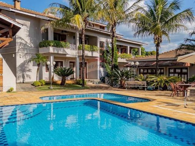Casa no Condomínio Vale do Flamboyant – Lazer Completo, 6 Suítes e Vistas Deslumbrantes
