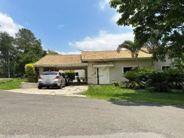 Casa no condomínio Vale do Lago com 2 dormitórios, 1 com suíte, closet e hidro