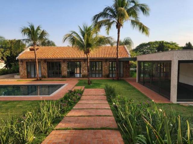 Casa no condomínio Veneza para venda com 4 quartos, sendo 4 suítes, 700m²