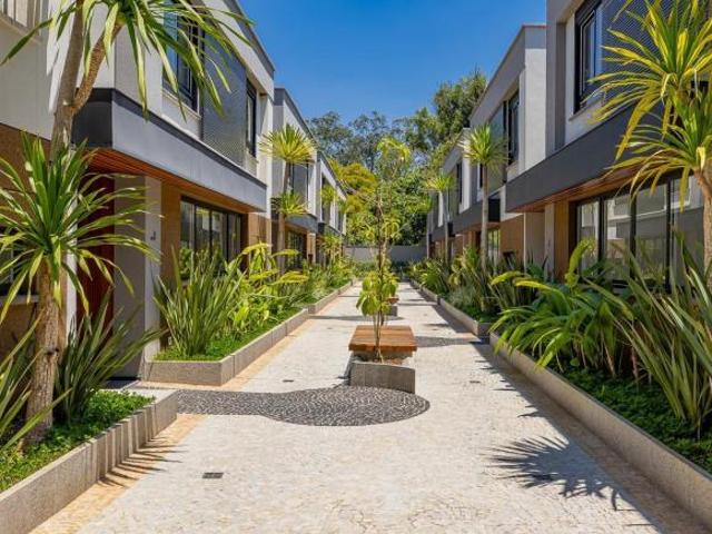 Casa no condomínio Venezia para venda com 4 quartos, sendo 4 suítes, 367m²