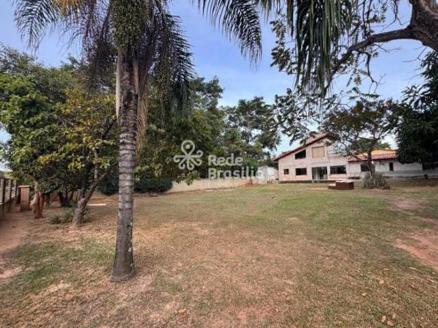 Casa no Condomínio Verde, terreno de 980m², casa de 2 semi suítes com muitas possibilidades