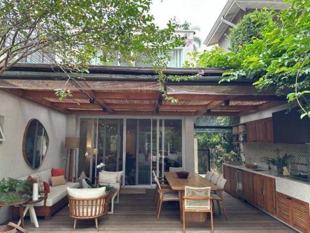 Casa no condomínio Vitória Régia para venda com 4 quartos, sendo 2 suítes, 530m²