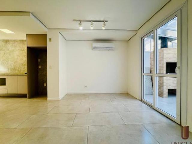 Casa no condomínio Vida Viva Clube Centro, sendo 2 duas suítes. C