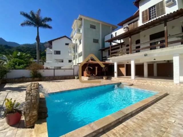 Casa no condomínio Vilarejo com 4 quartos 2 suítes • área gourmet • piscina
